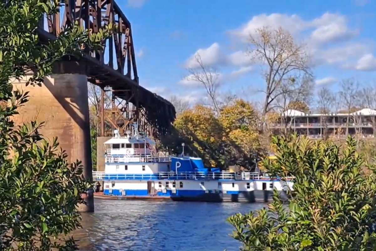 Quick Stop - Fire Ants, Railroad Trestle and River Barges - Wykoffs ...